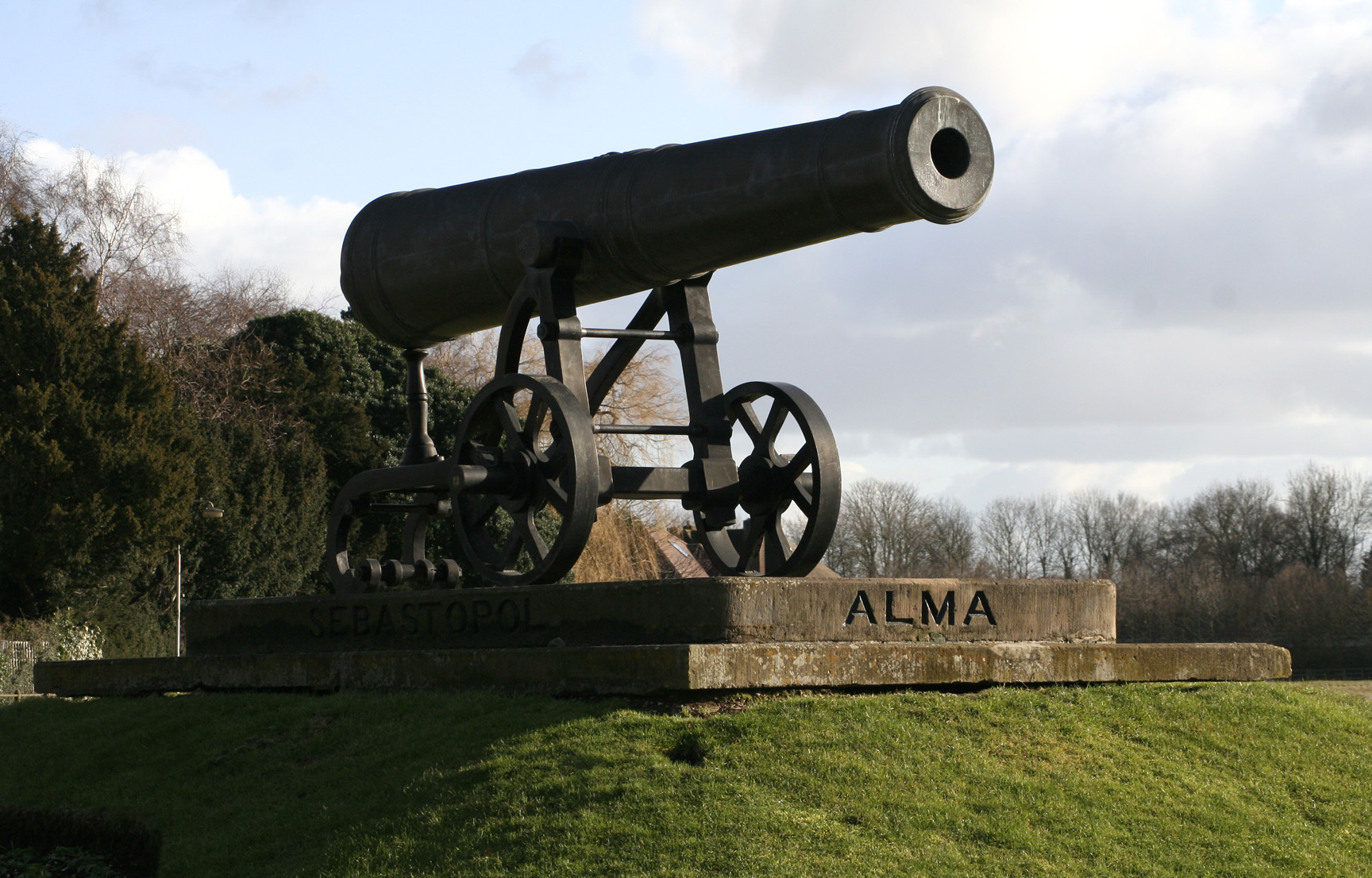 Sebastopol Cannon • Discover Huntingdon